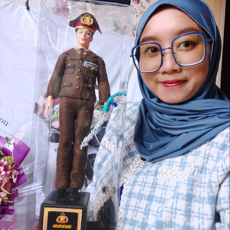 Piala boneka profesi polisi berbie & kenn untuk kado pelantikan - Shop ...