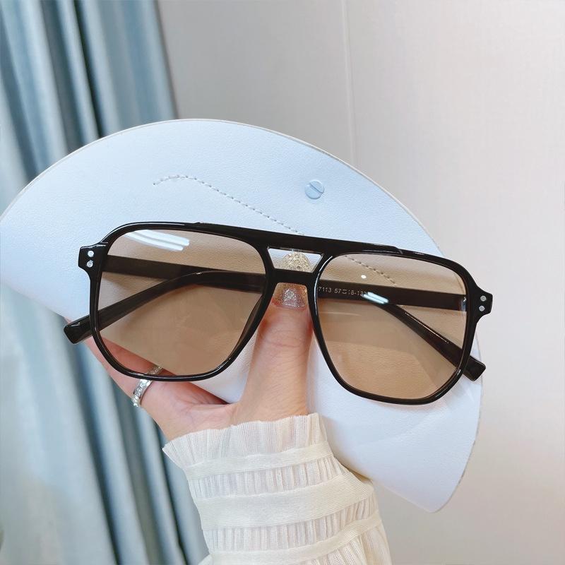 Cermin Mata Hitam Persegi, Gaya Vintaj, Kanta Kuning Bersaiz - TikTok ...