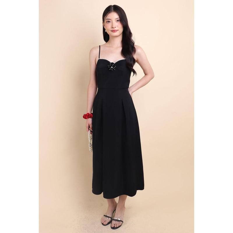 LAURELL EXQUISITE PEARL MAXI DRESS IN BLACK - TikTok Shop Singapore