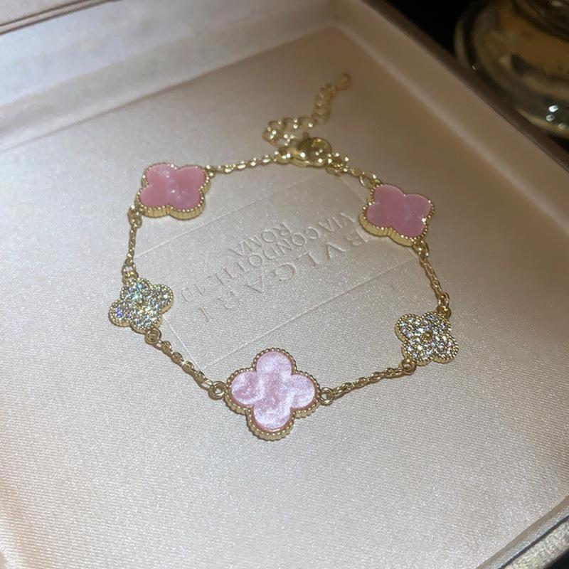 Gelang Semanggi Merah Jambu, Rekaan Niche, Mewah Mampu Milik - TikTok ...