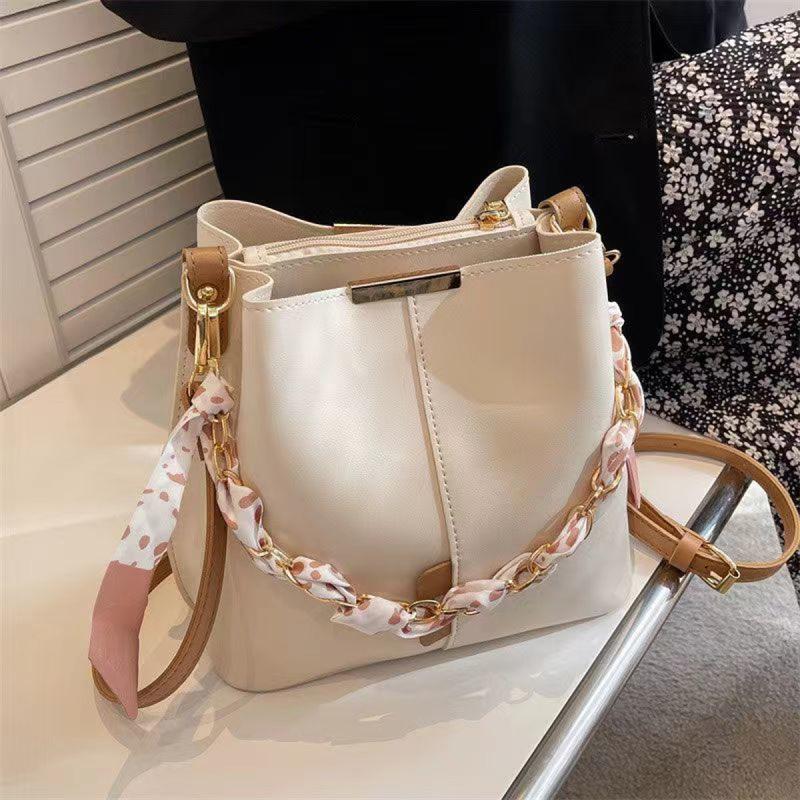 anyaman mengkuang tas cantik dan elegan wallet bunga sling - TikTok ...