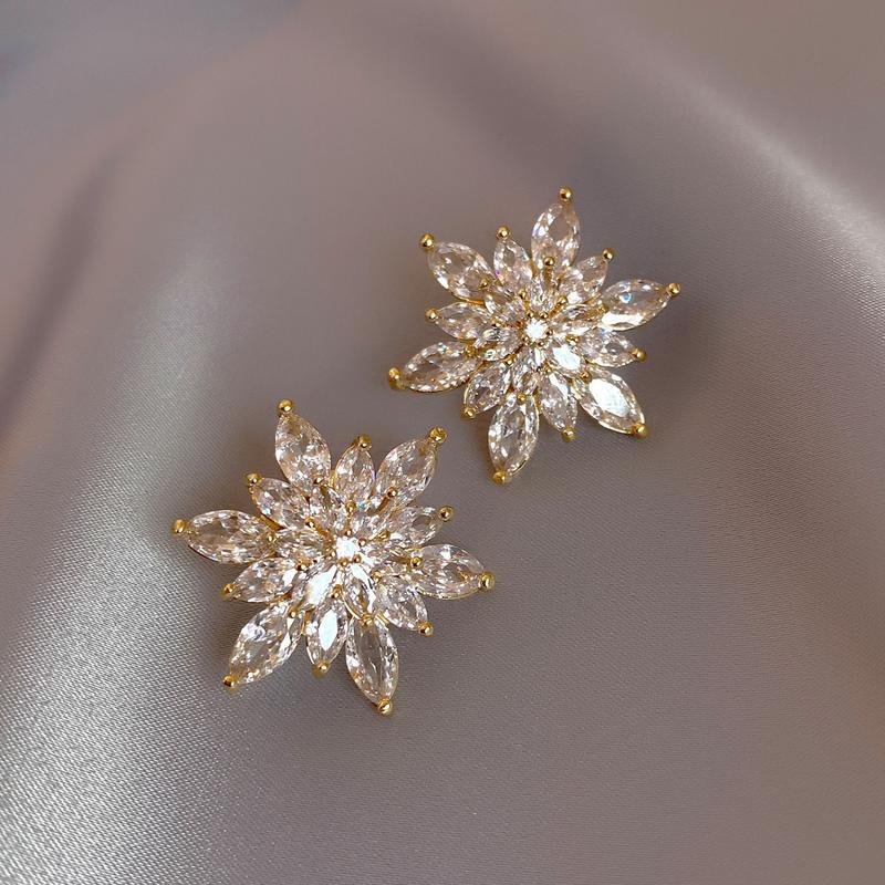 Anting-anting Bunga Kristal, Untuk Wanita, Kancing Perak 925 - TikTok ...